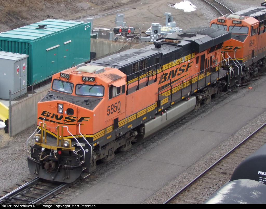 BNSF 5850